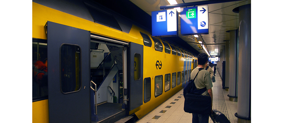 Как добраться из аэропорта в Амстердам: поезд, автобус, такси